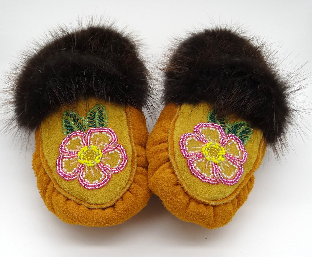 Beaded Moosehide Slippers-Floral-Pink – North End Gallery