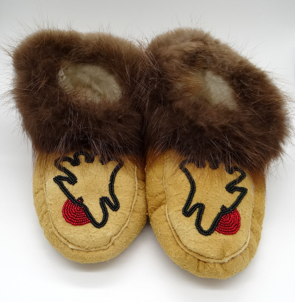 Beaded Moosehide Slippers - Wolf Design – North End Gallery